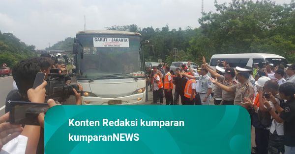 Jembatan Cisomang Sudah Boleh Dilalui Bus | kumparan.com Jembatan Cisomang Sudah Boleh Dilalui Bus | kumparan.com